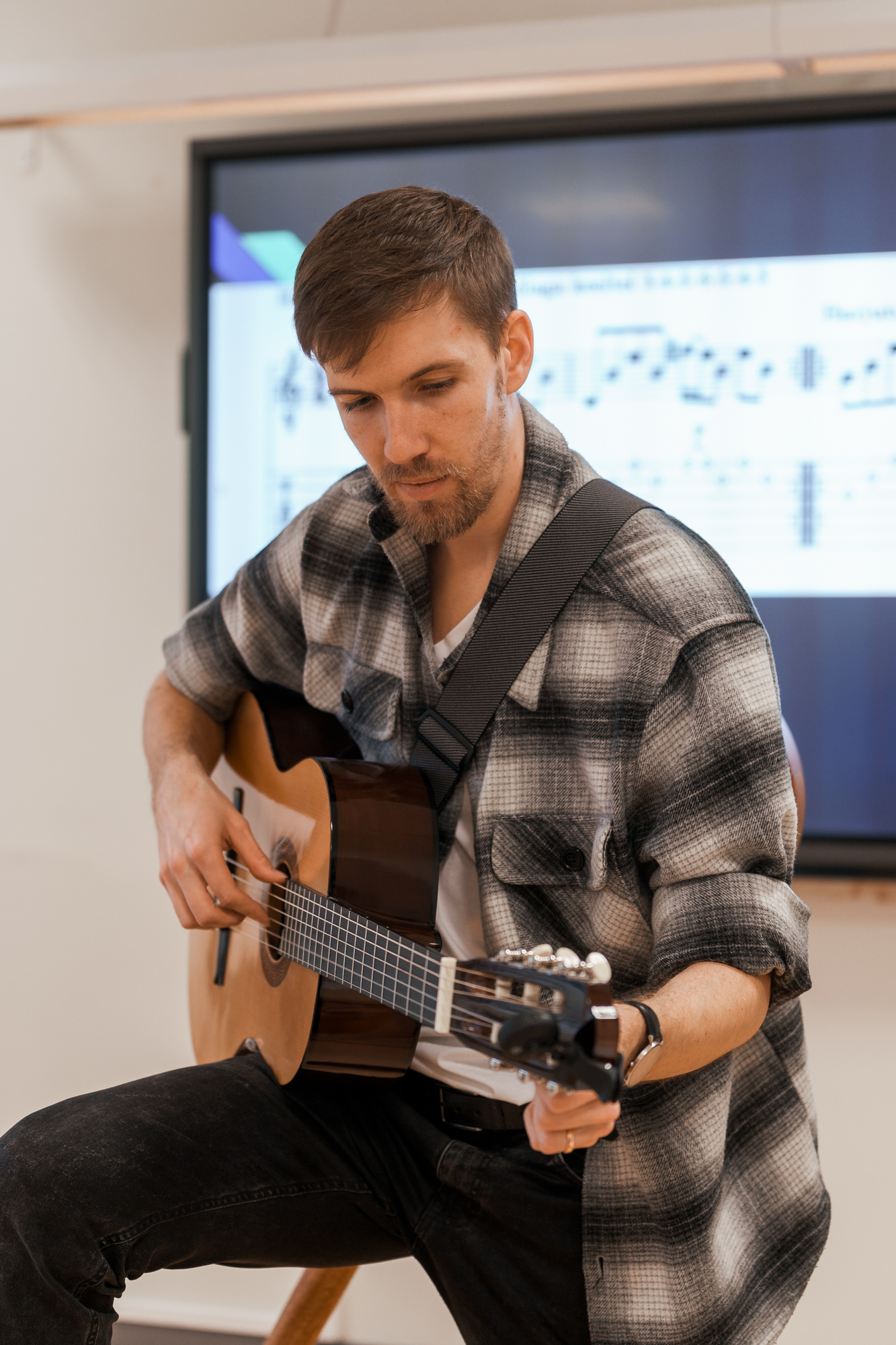 Kitarritunnid täiskasvanutele ja lastele – Nextep Kitarrikool